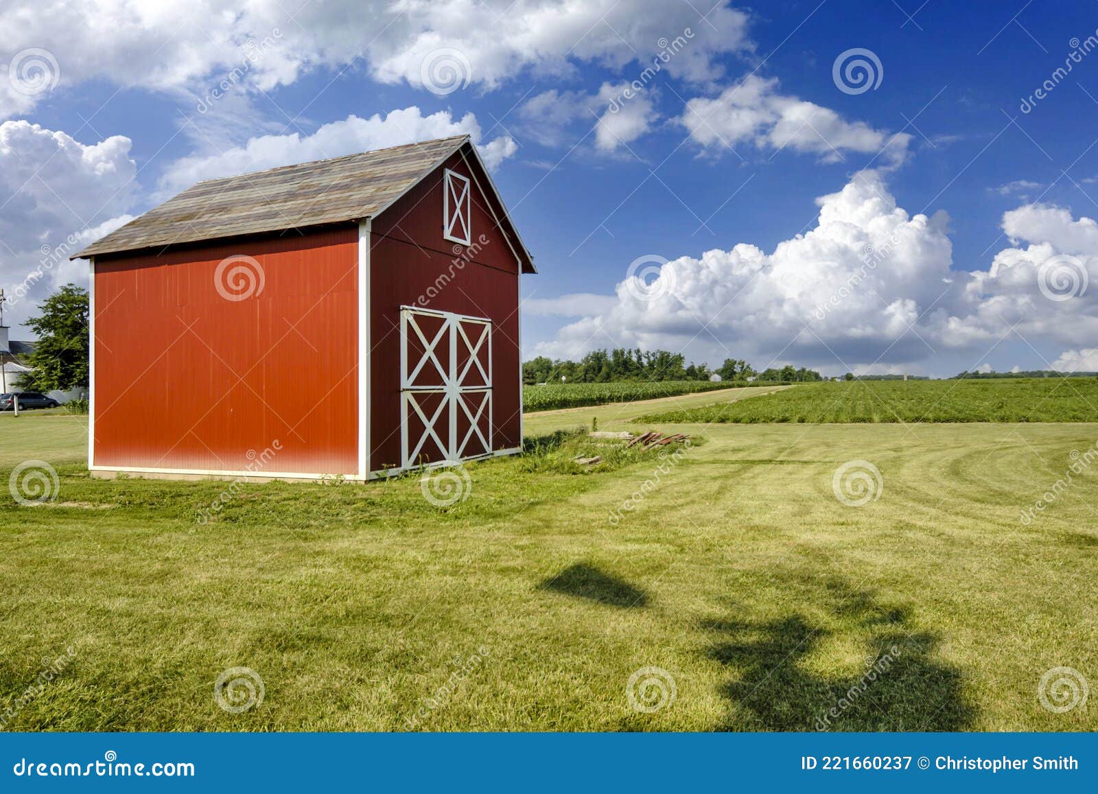 Traditional Mid-west Red Barn Stock Image - Image of agricultural ...