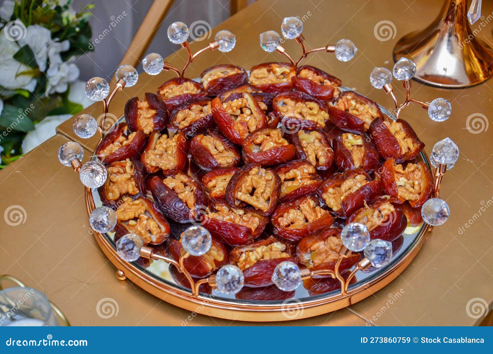 Traditional Moroccan Stuffed Dates with Dulce De Leche and Almonds ...