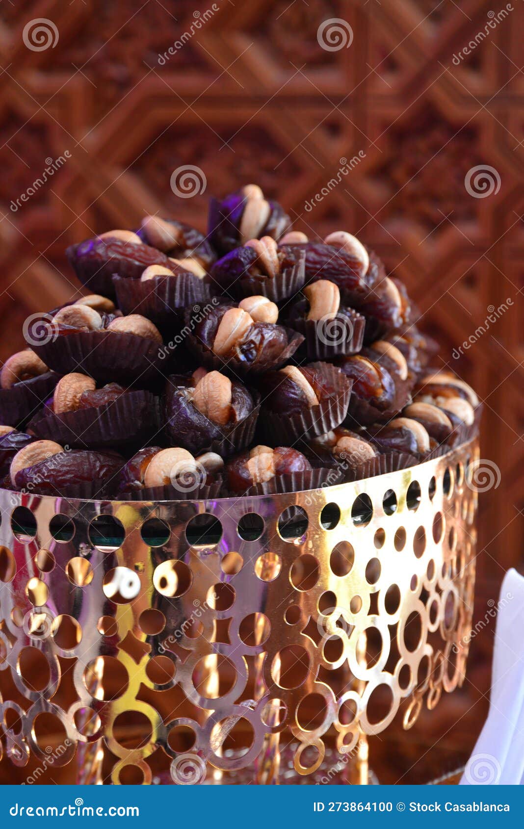 Traditional Moroccan Stuffed Dates with Dulce De Leche and Almonds ...