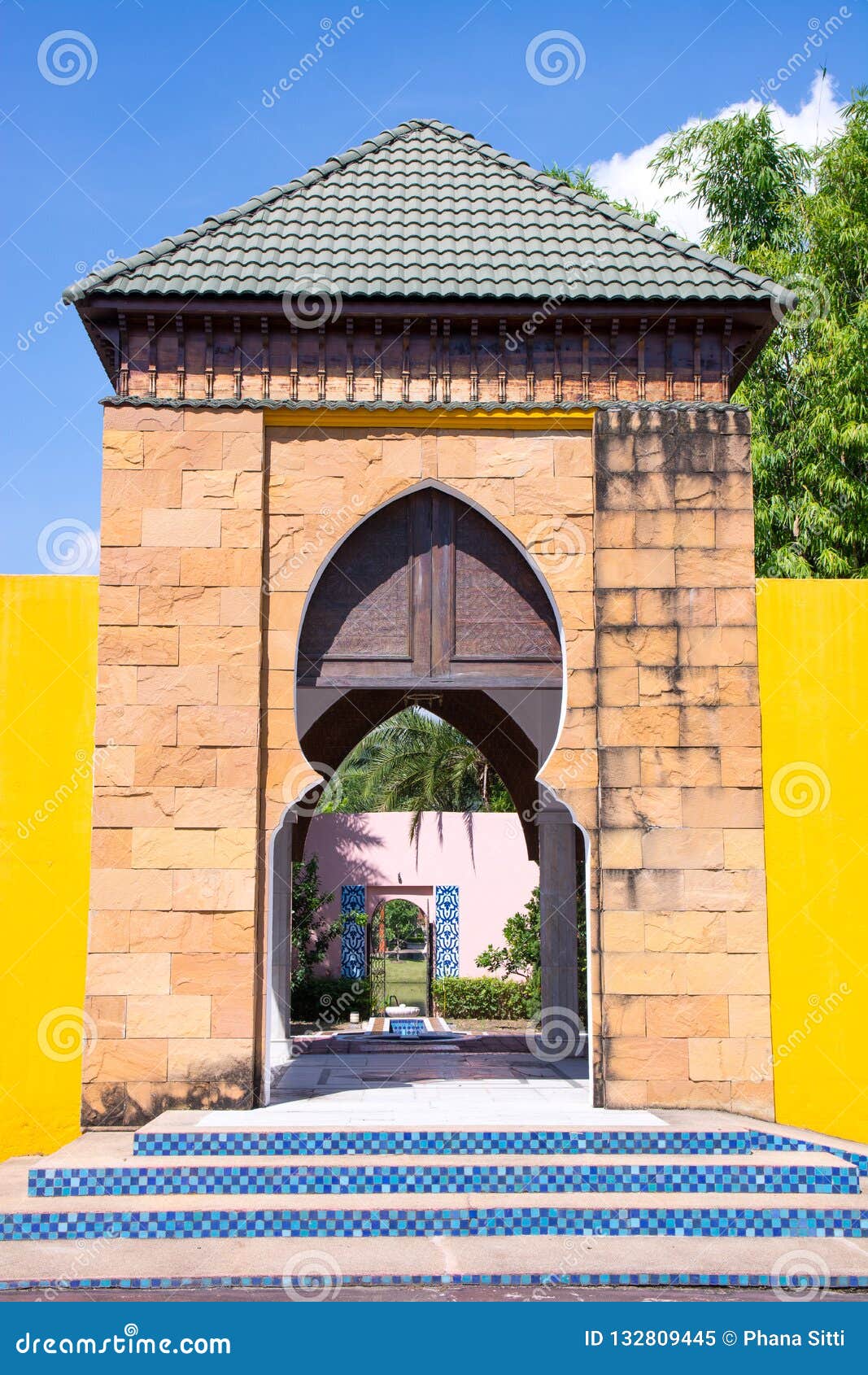 Traditional Morocco gate stock image. Image of architecture - 132809445