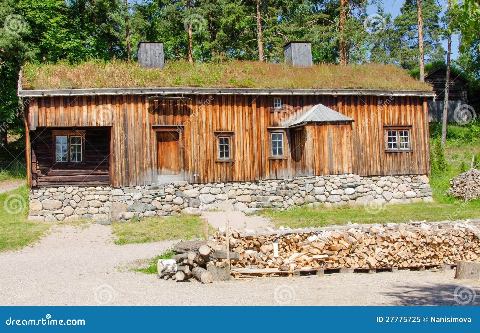 Traditional Norwegian House Stock Image - Image of mountain, forest ...