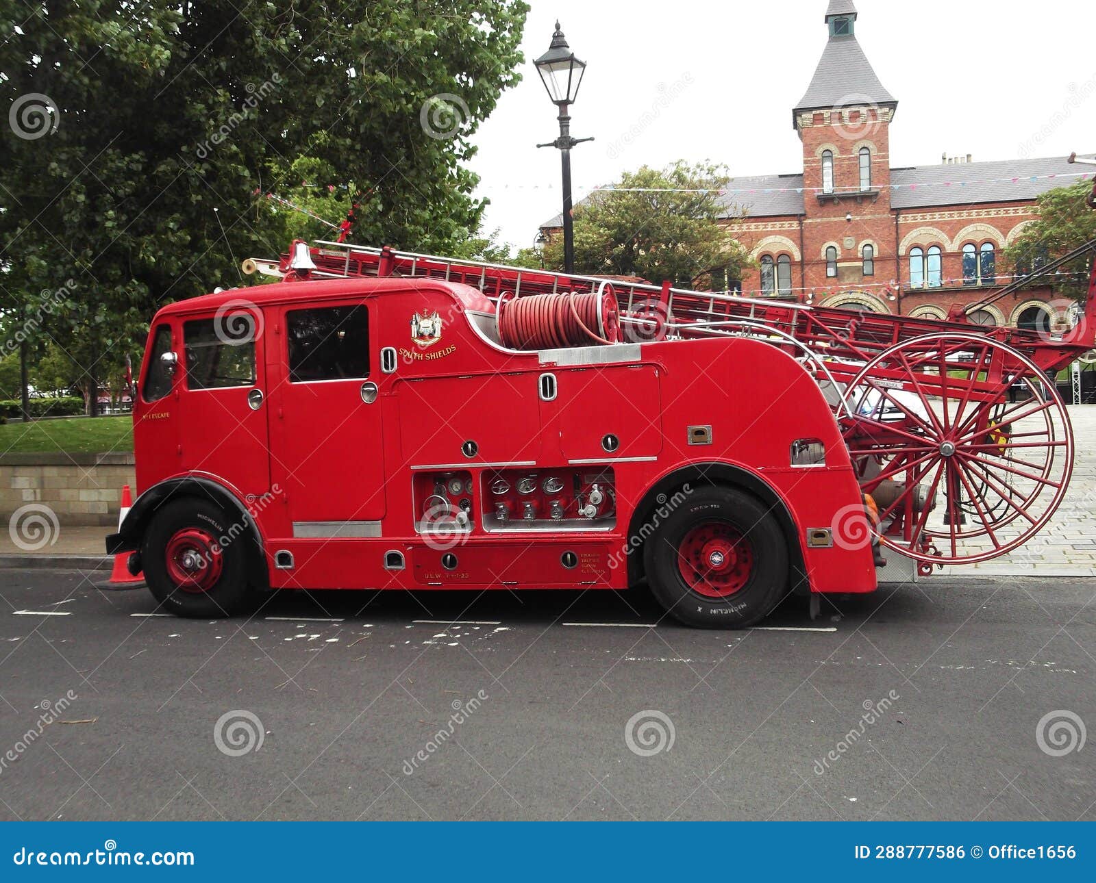 Old fire engine editorial photo. Image of vehicle, 1950 - 288777586