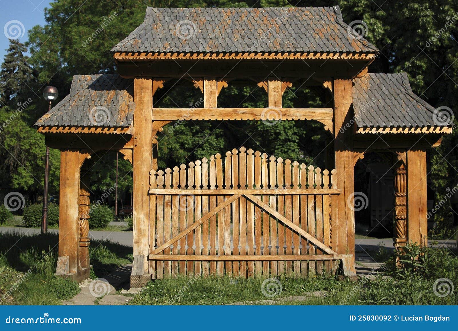 Traditional Romanian Gateway Stock Photo - Image of carved, poarta ...