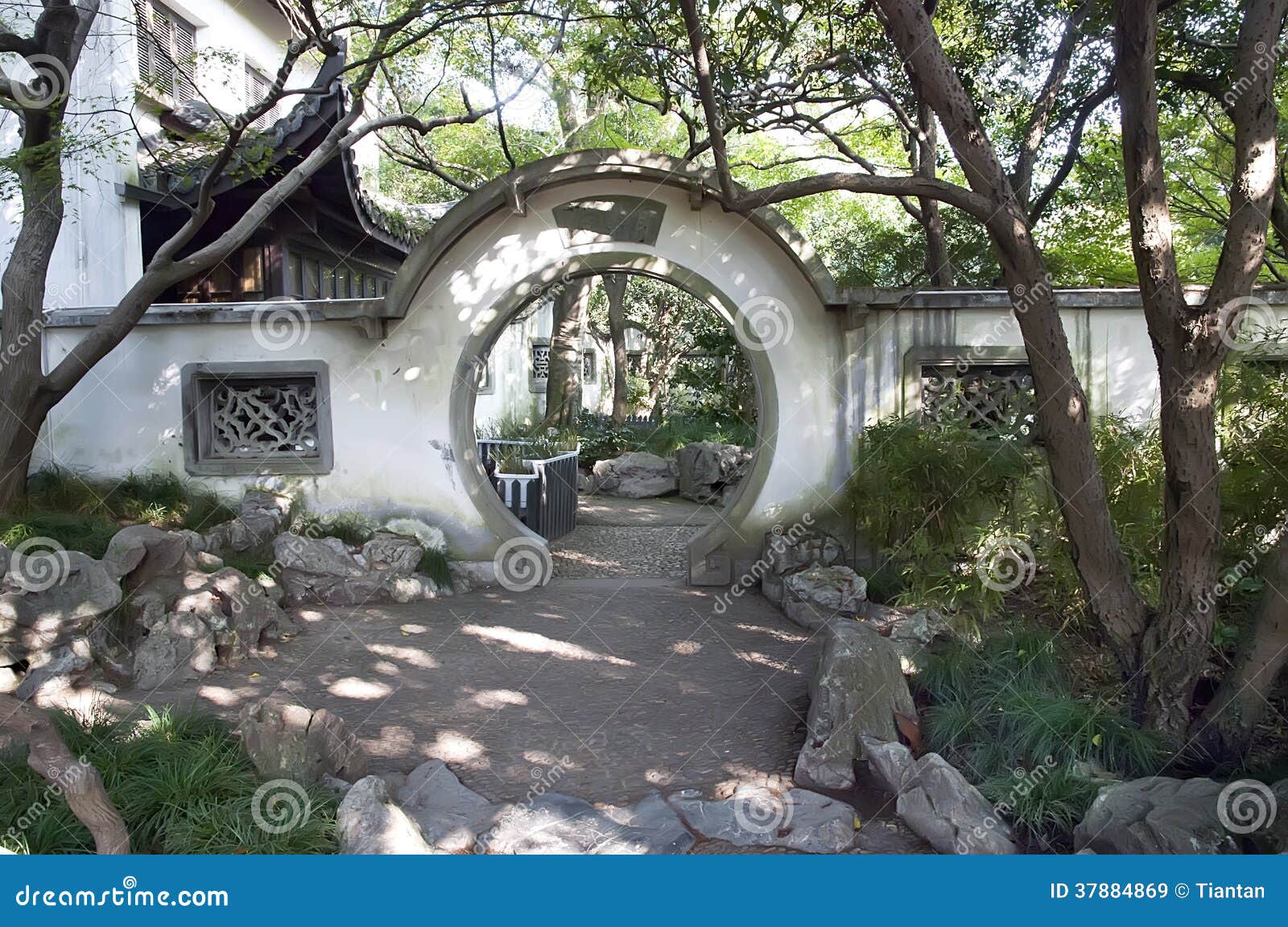 Traditional Round Gate Royalty-Free Stock Photography | CartoonDealer ...