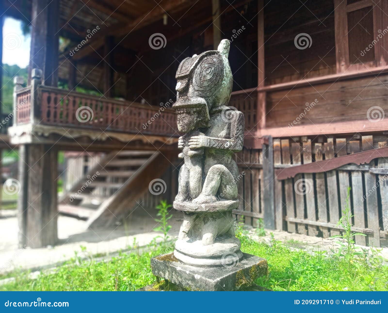 Traditional Royal Coffer With Dark Red Brown And Black Metal Finishing ...