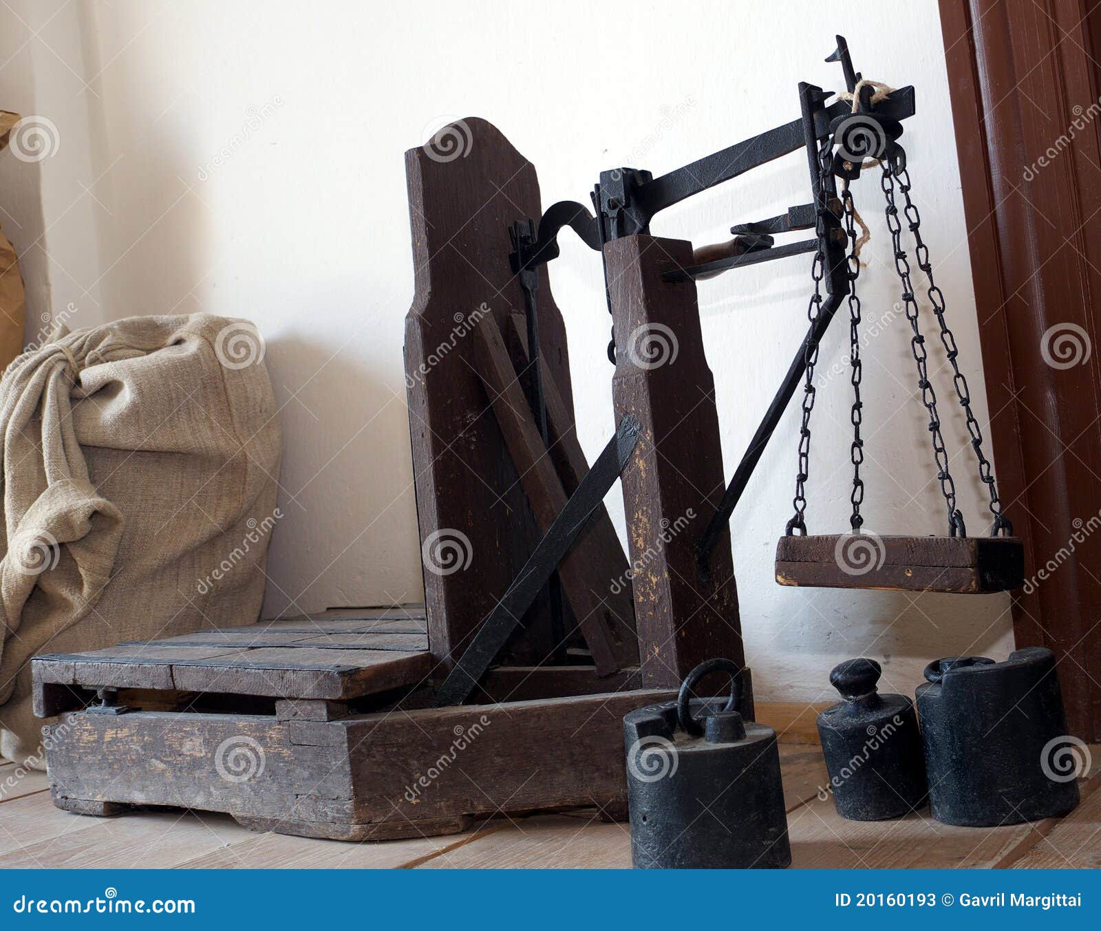 Traditional Scale for Grains Stock Image - Image of chain, wooden: 20160193