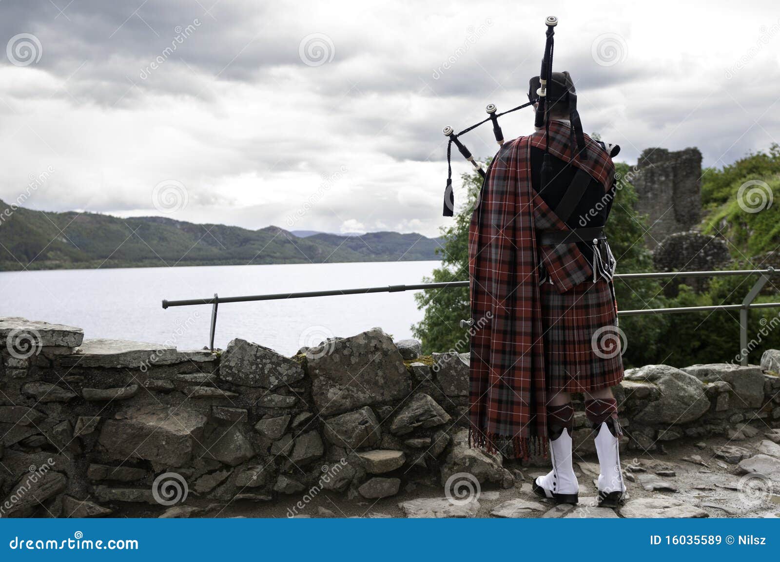 Traditional Scottish Bag Piper Stock Image - Image of piper, checked ...