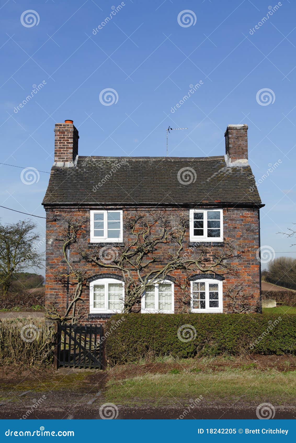 Traditional Small English Cottage Stock Image - Image of brick, luxury ...