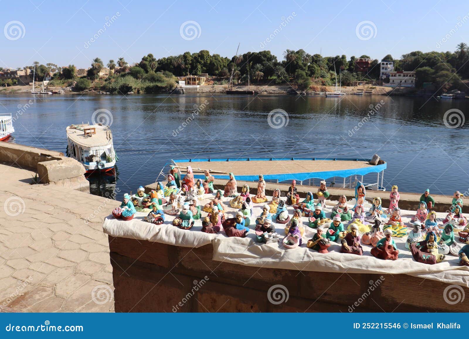 Traditional Souvenirs Near River Nile in Aswan Editorial Photo - Image ...
