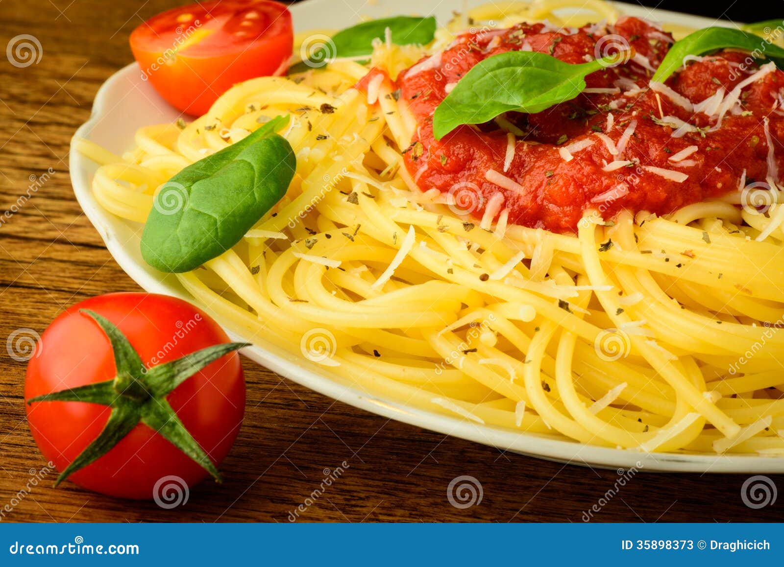 Traditional Spaghetti Pasta Stock Image - Image of plate, cuisine: 35898373