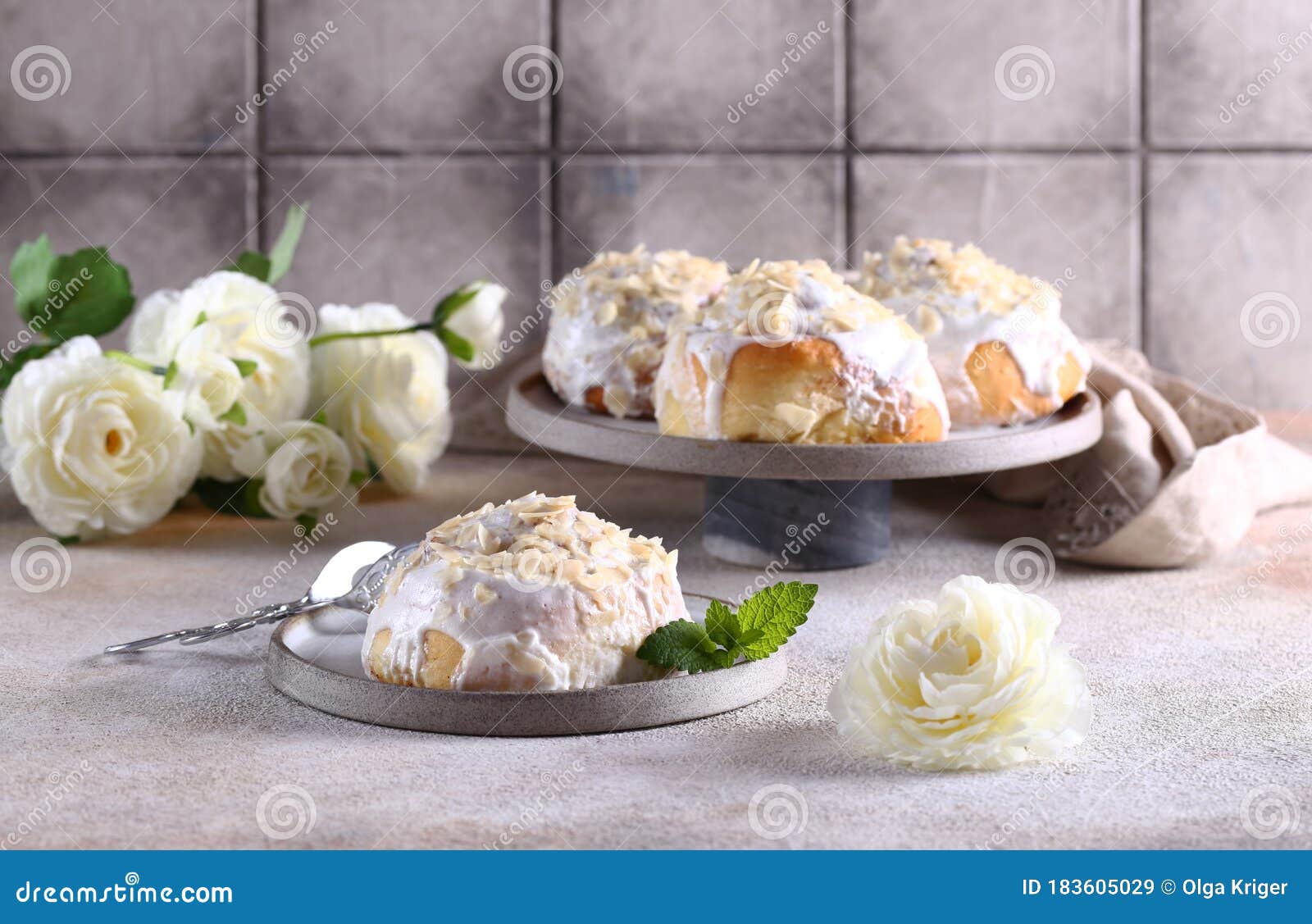 Cinnabon buns with icing stock image. Image of sweet - 183605029