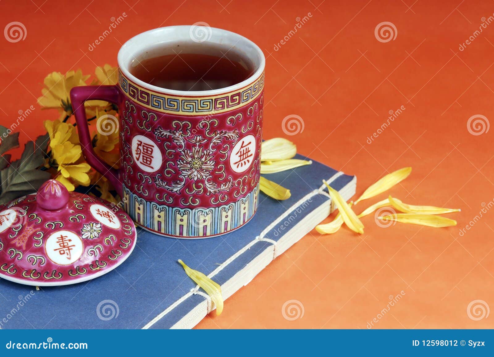 Traditional Teapot and Cups Stock Photo - Image of quench, saucer: 12598012