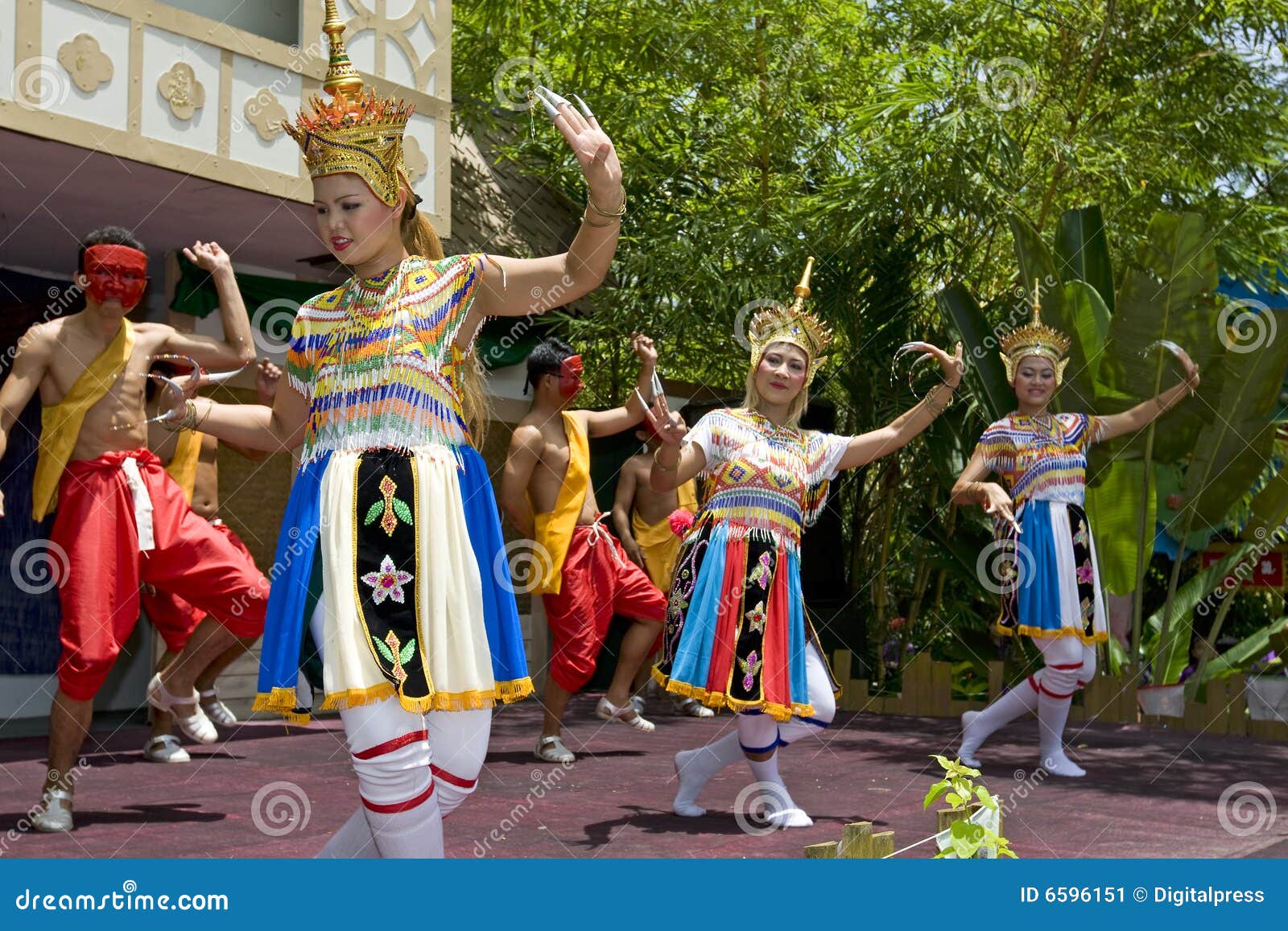Traditional Thai Dance Presentation Editorial Photo - Image of movement ...