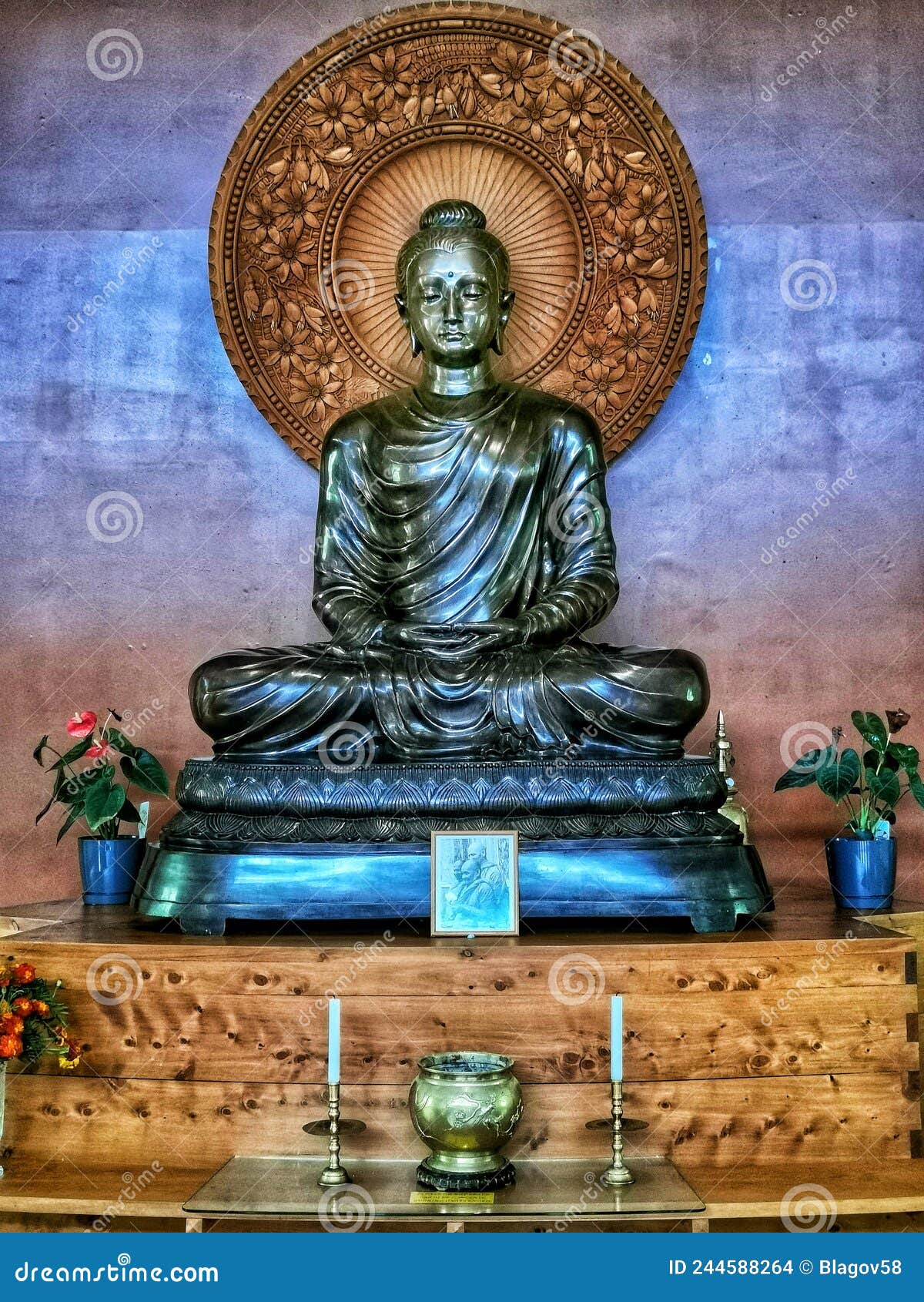 Traditional Thai statue editorial stock image. Image of sculpture ...