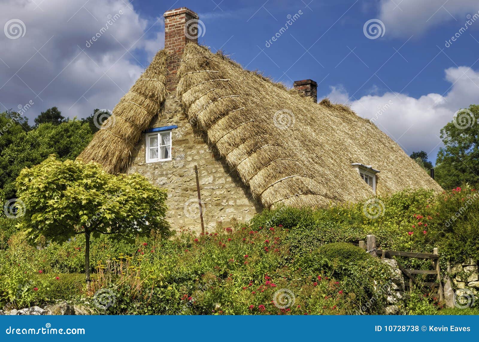Traditional Thatched Cottage Stock Photo - Image of exterior, national ...