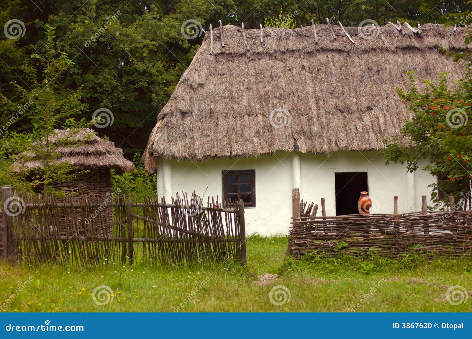 Traditional Ukrainian House Stock Photo - Image of house, mansion: 3867630