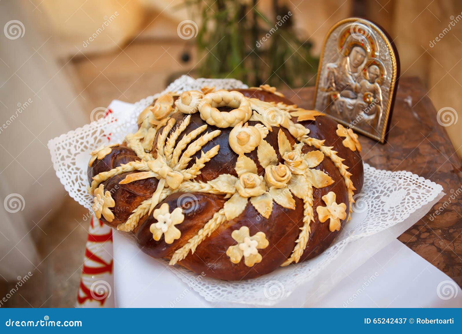 Traditional Ukrainian Wedding Bread Stock Image - Image of bakery ...