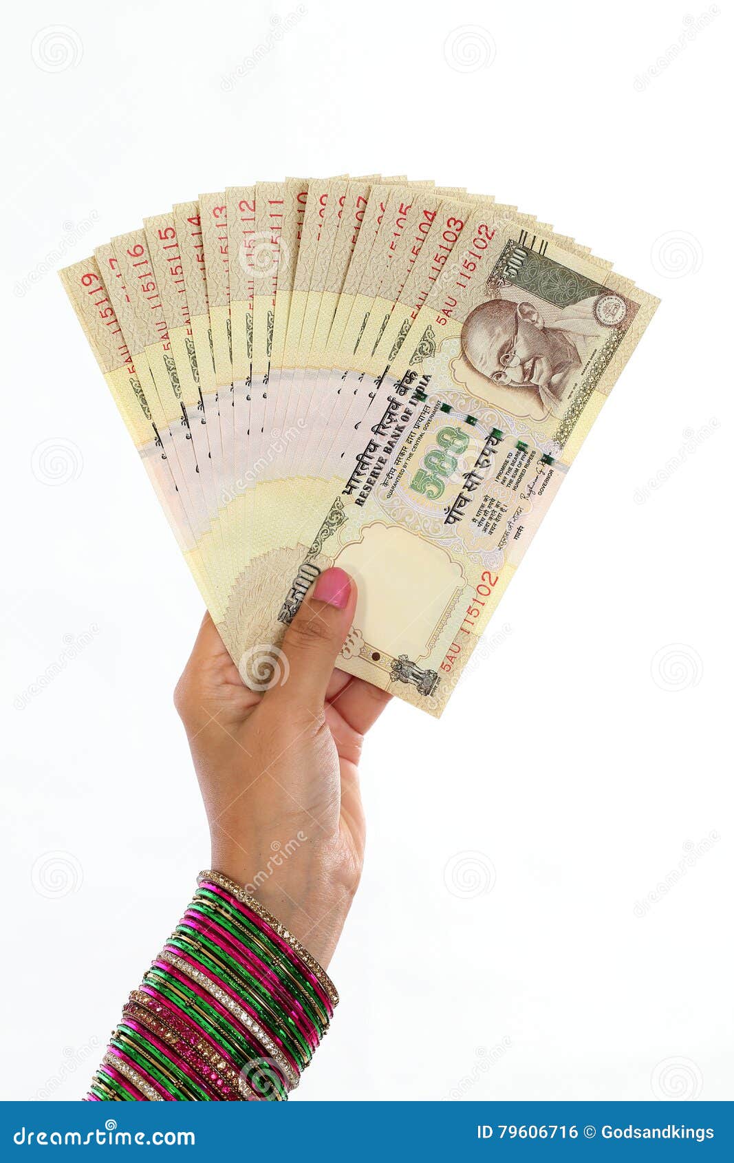 Traditional Woman Hand Holding Indian Five Hundred Rupee Notes Stock ...