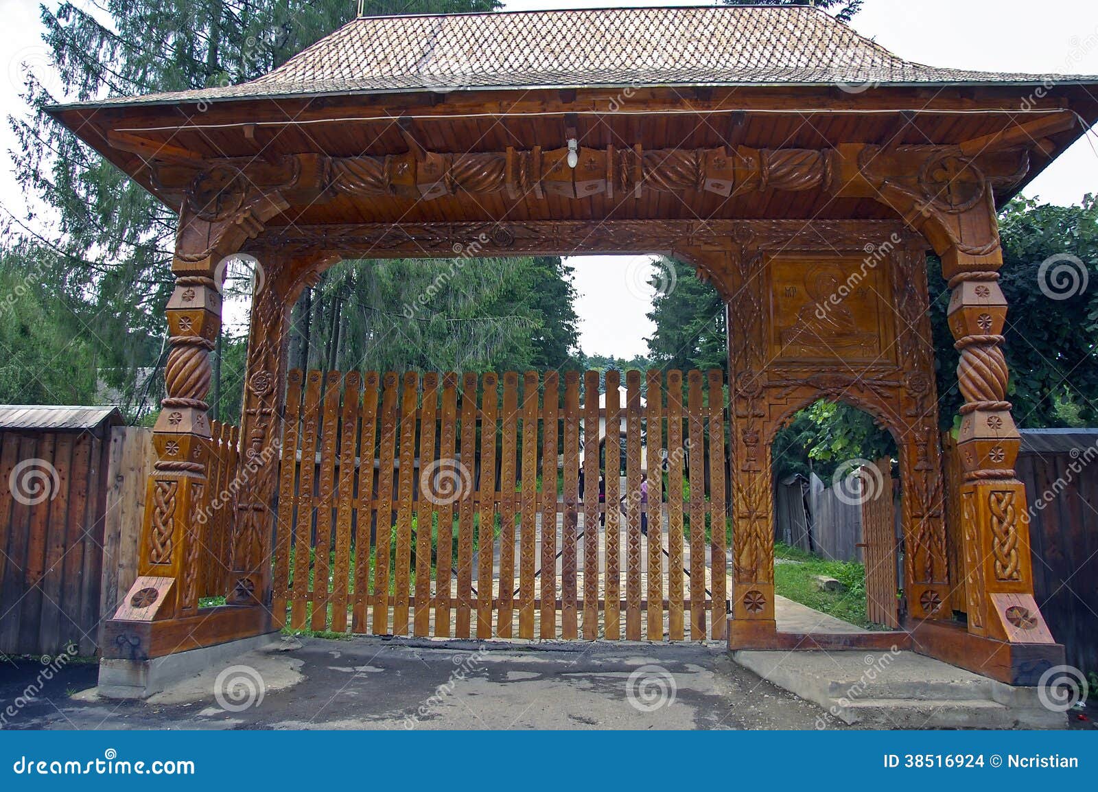 Traditionally Romanian Gate. Stock Photo - Image of building, wood ...
