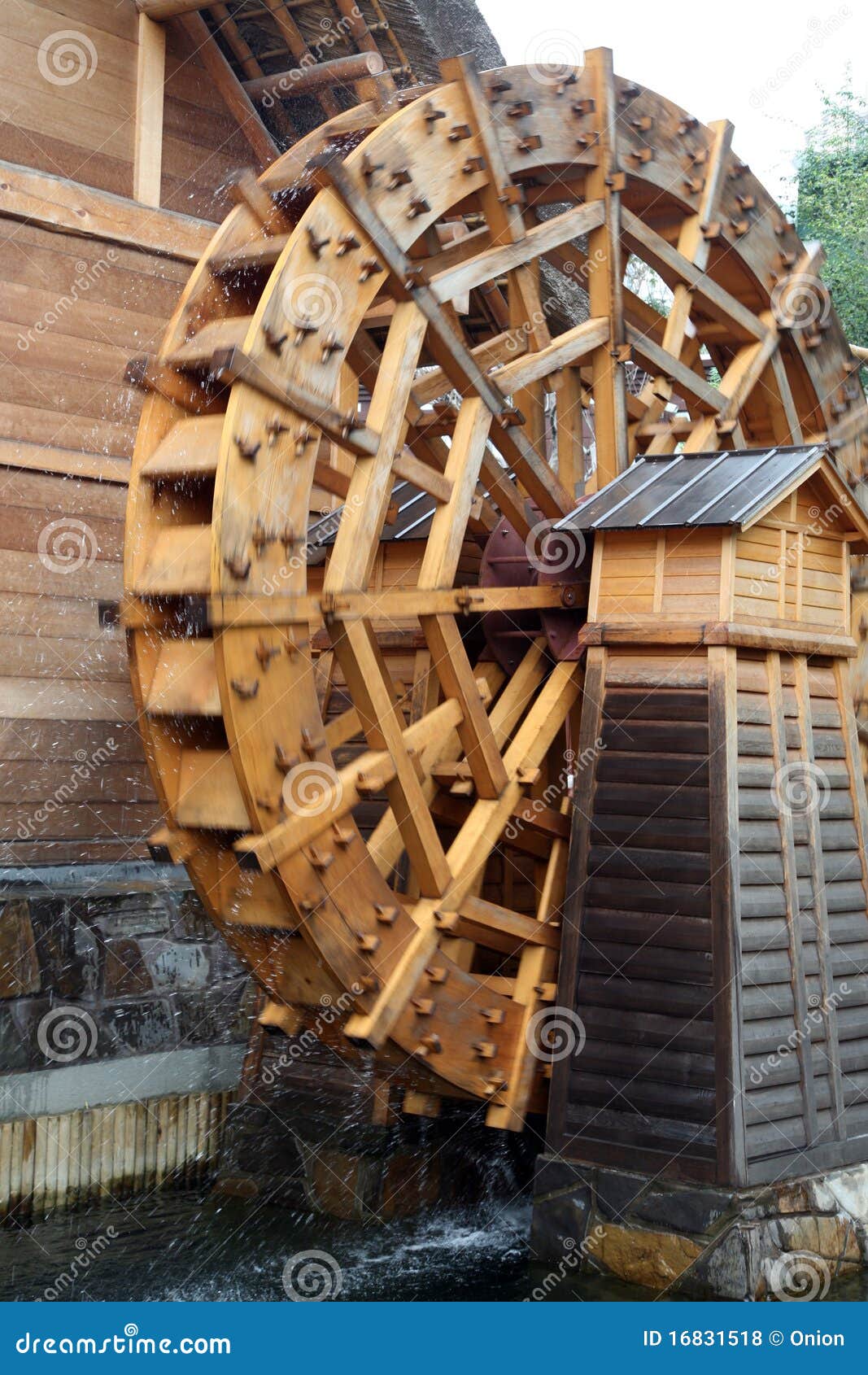 Traditioneel Houten Waterwiel Stock Foto - Image of vervagen, openlucht ...