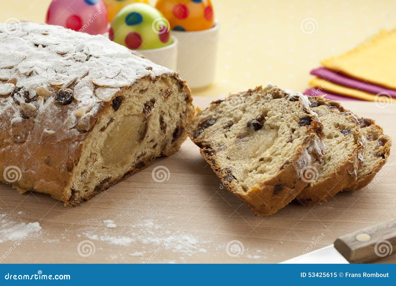 Traditioneel Nederlands Pasen-brood Stock Afbeelding - Image of suiker ...
