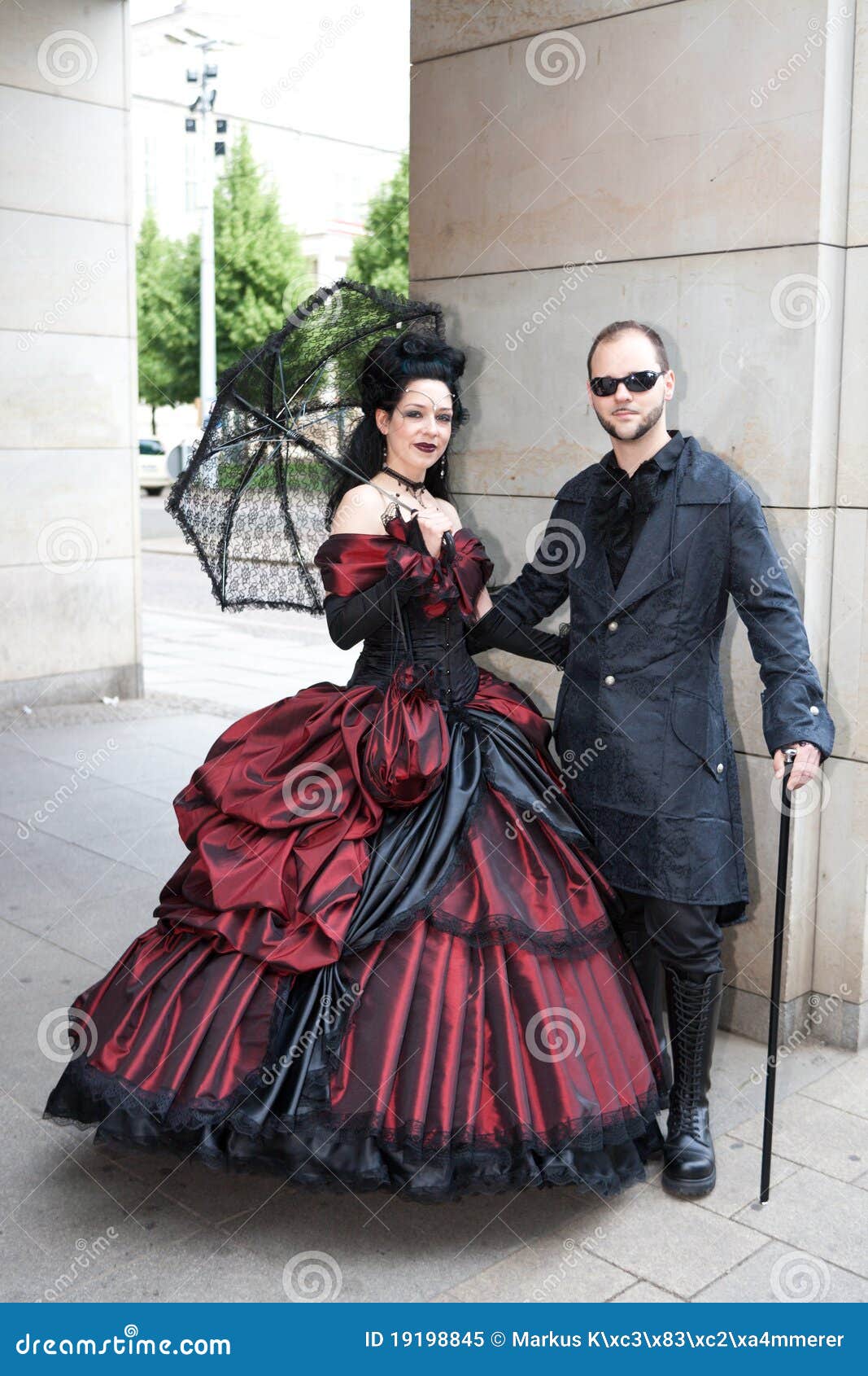 Traditioneel Paar in Golf-Gotik-Treffen Redactionele Afbeelding - Image ...