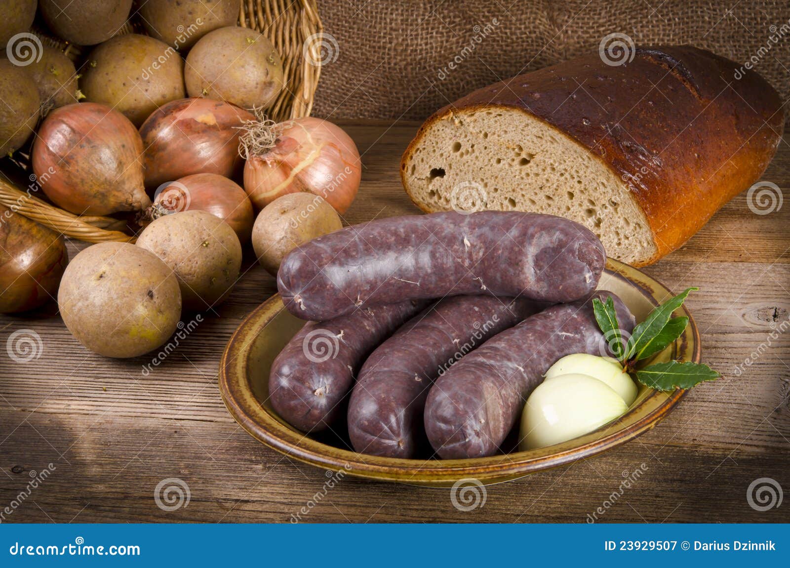 Traditionele bloedworst stock afbeelding. Image of komkommer - 23929507