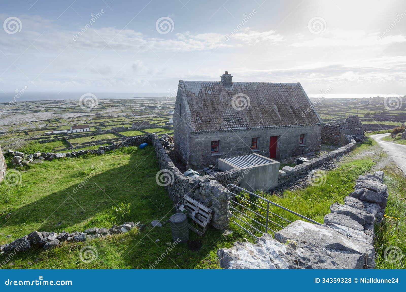 Traditionele Boerderij, Inismeain, Aran Eilanden, Ierland Stock Foto ...