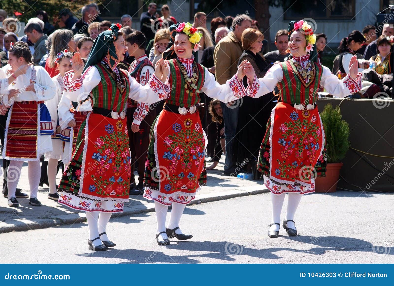Traditionele dans redactionele stock foto. Image of reis - 10426303