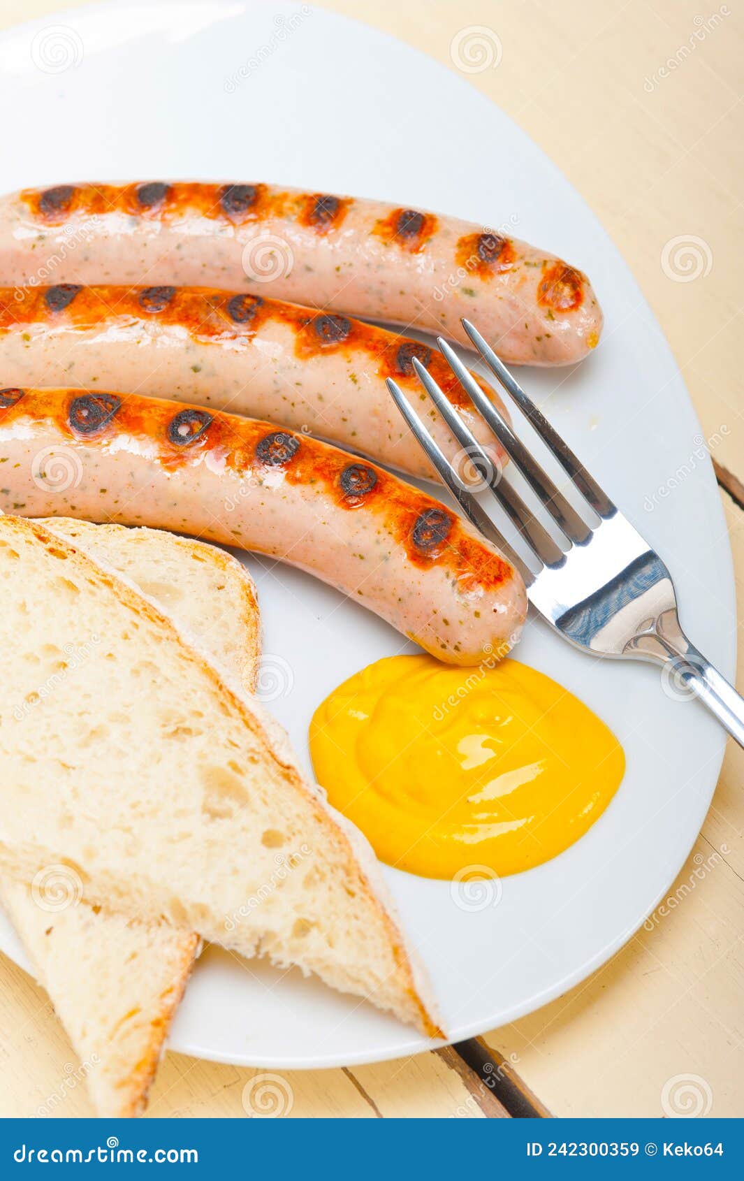 Traditionele Duitse Worstjes Stock Afbeelding - Image of hond ...