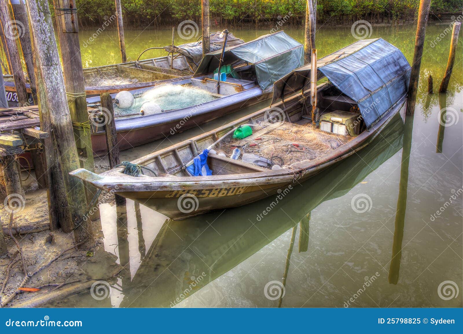 Traditionele houten boot stock afbeelding. Image of waaier - 25798825
