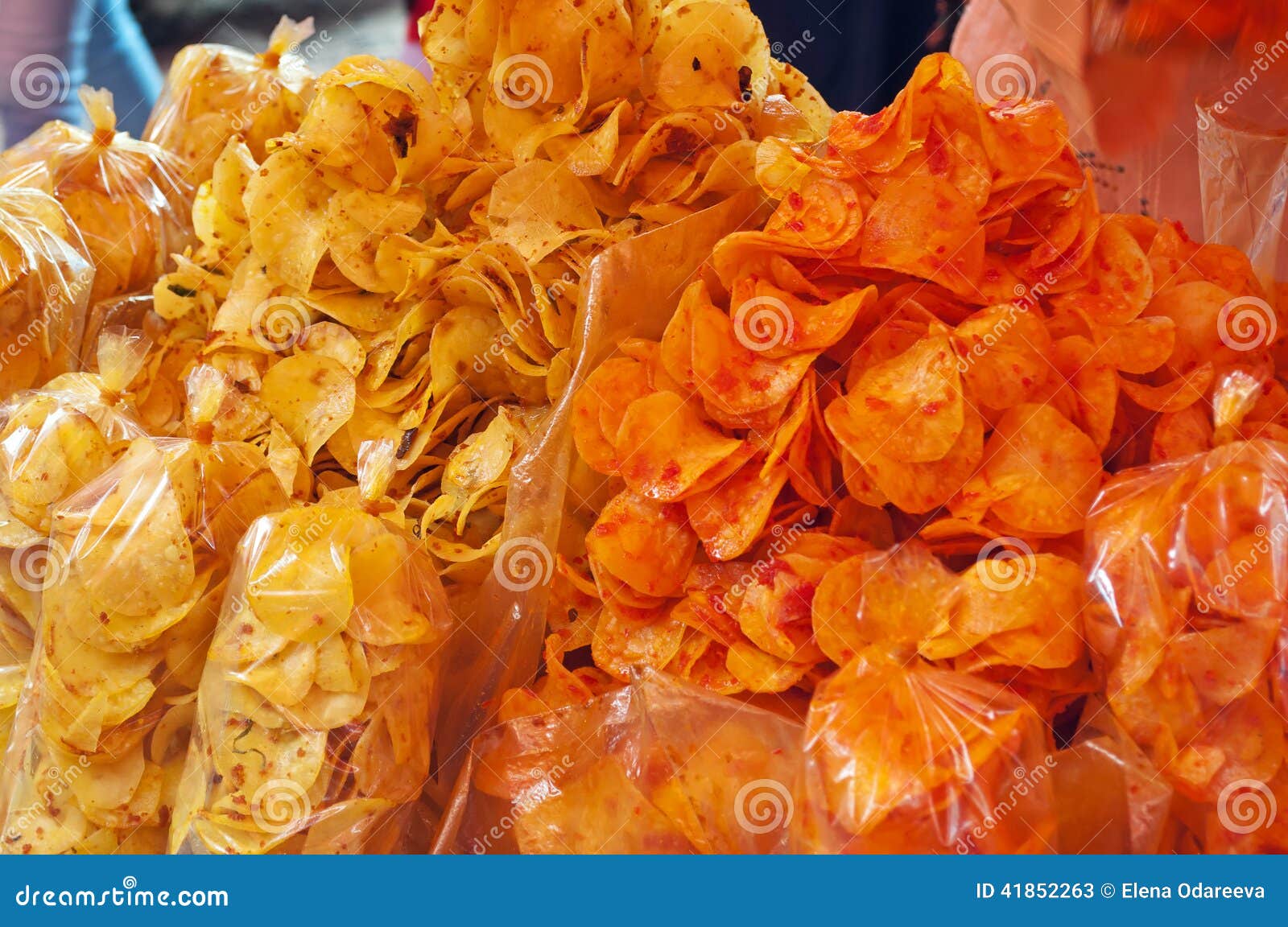 Traditionele Indonesische Spaanders Op De Markt Stock Afbeelding ...