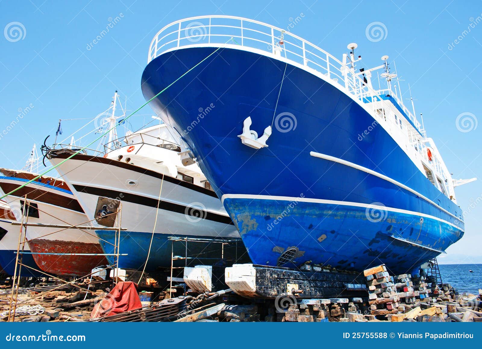 Traditionele kleine boot stock foto. Image of ontspan - 25755588