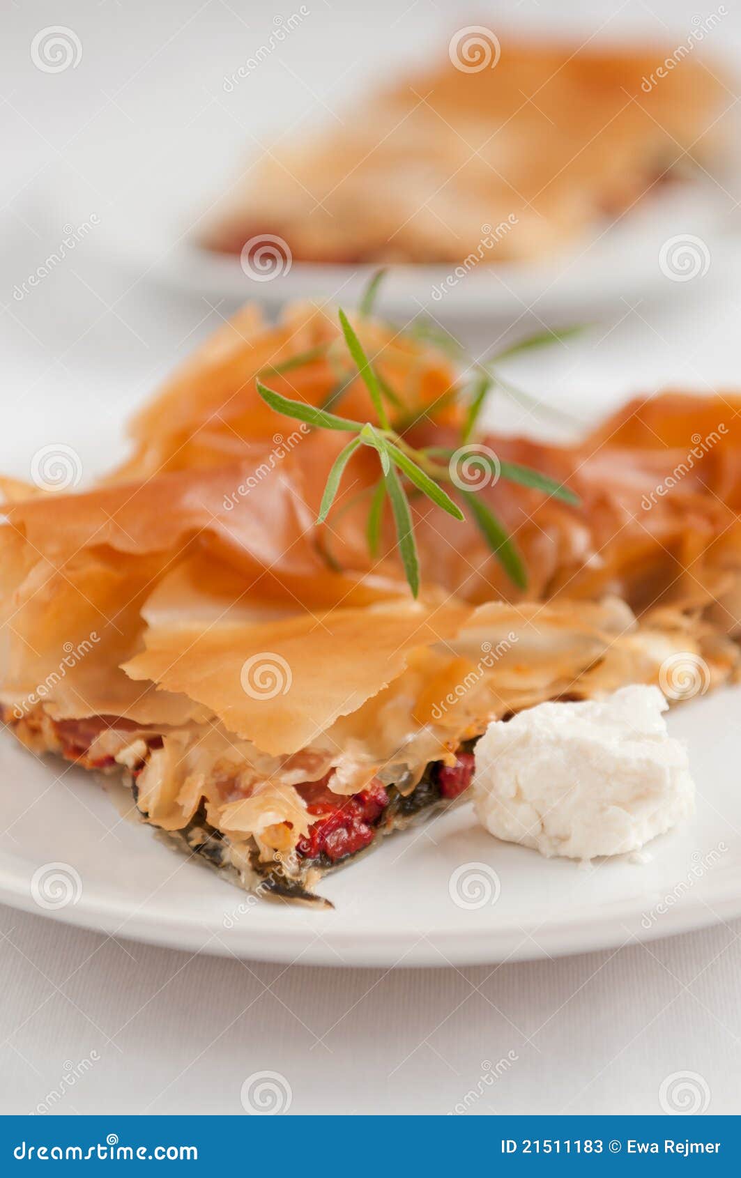 Traditionele Maaltijd Met Filodeeg En Groenten Stock Afbeelding - Image ...