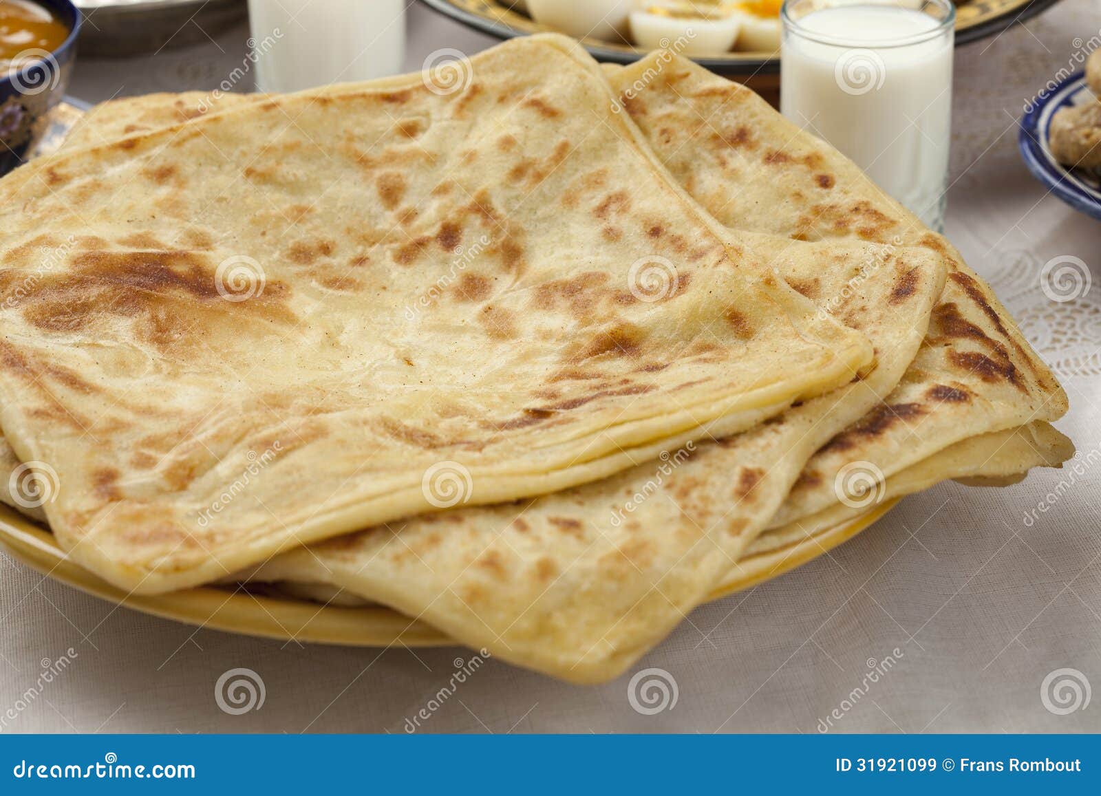 Traditionele Marokkaan Msemen Stock Afbeelding - Image of voedsel, melk ...