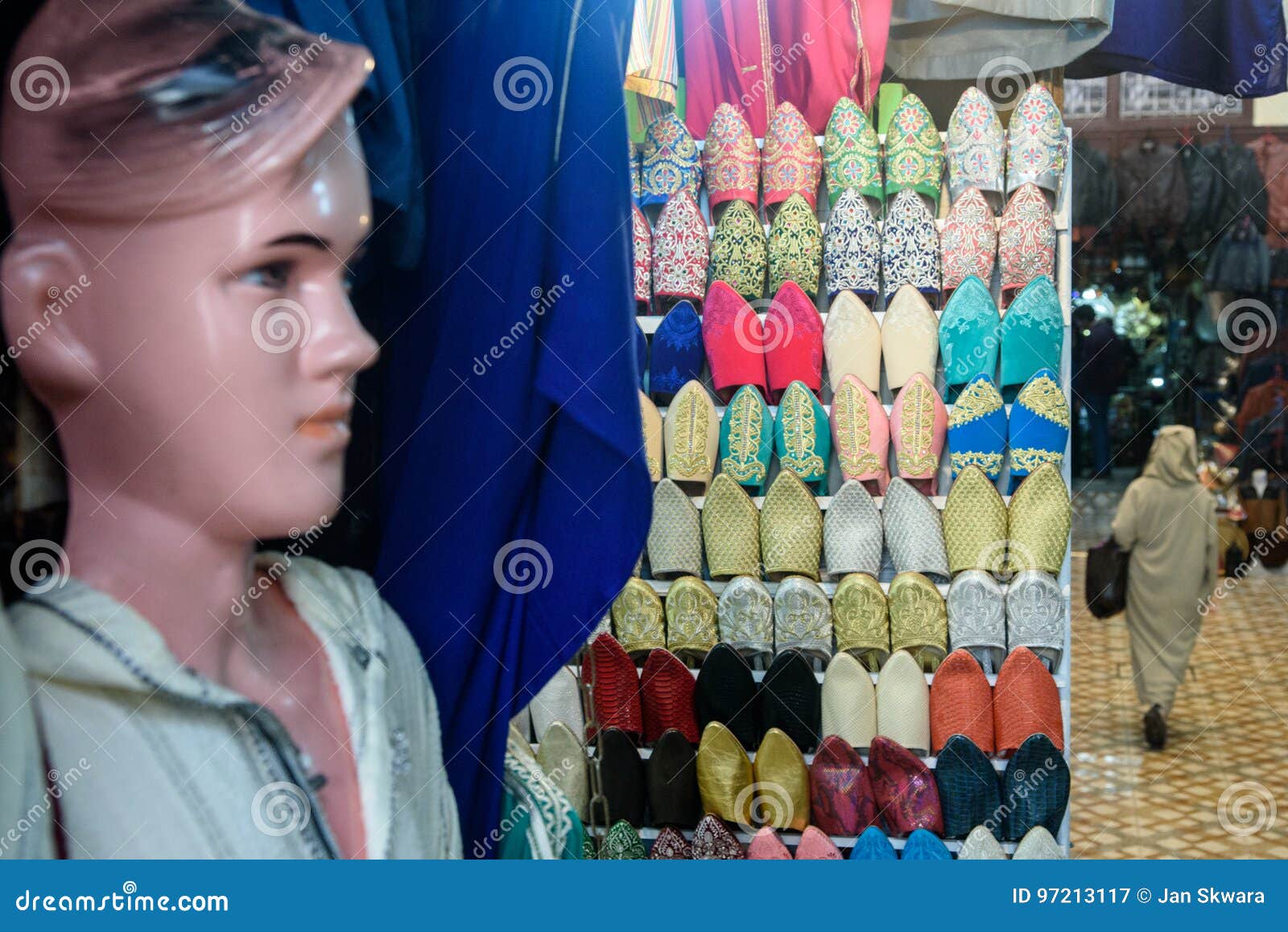 Traditionele Marokkaanse Markt Souk in Fez, Marokko Stock Afbeelding ...