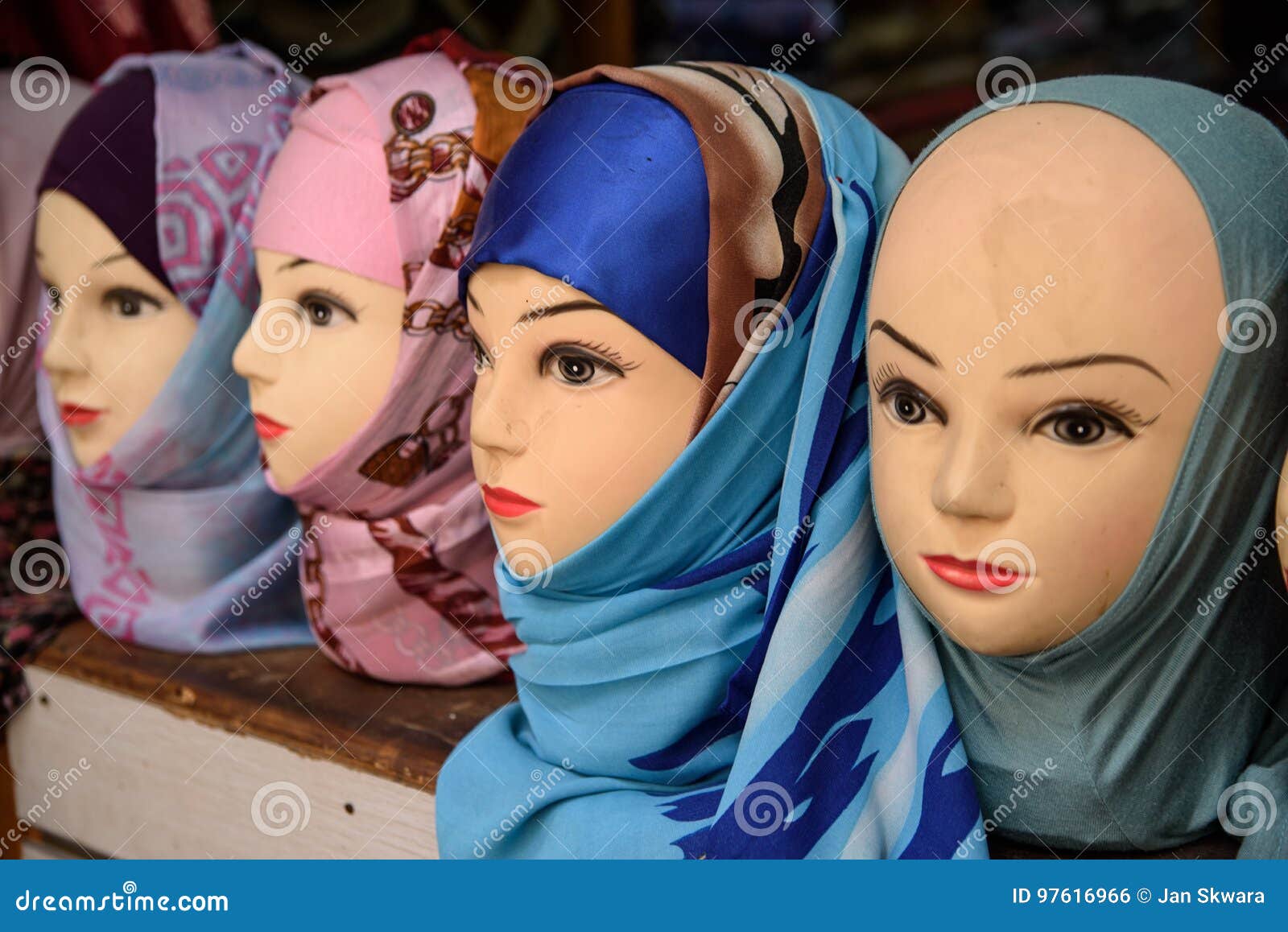 Traditionele Marokkaanse Markt Souk in Fez, Marokko Stock Foto - Image ...