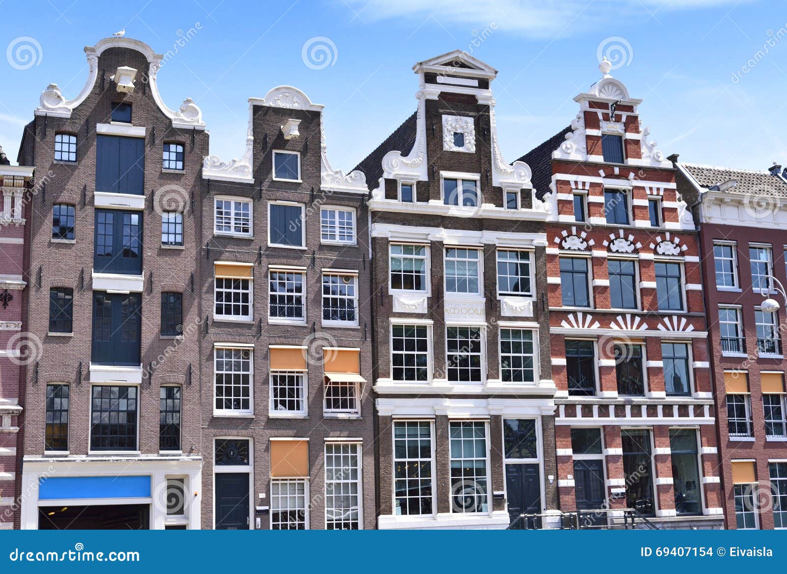 Traditionele Rijtjeshuizen in Amsterdam Stock Foto - Image of koolsteen ...