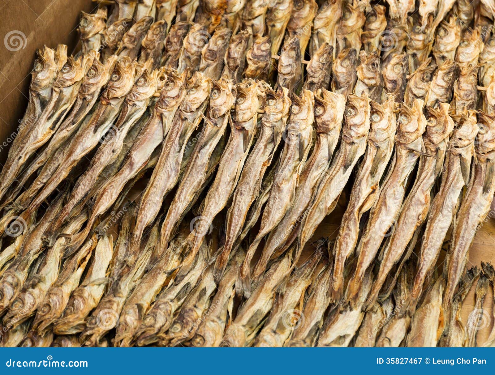 Traditionele zoute vissen stock afbeelding. Image of zeevruchten - 35827467