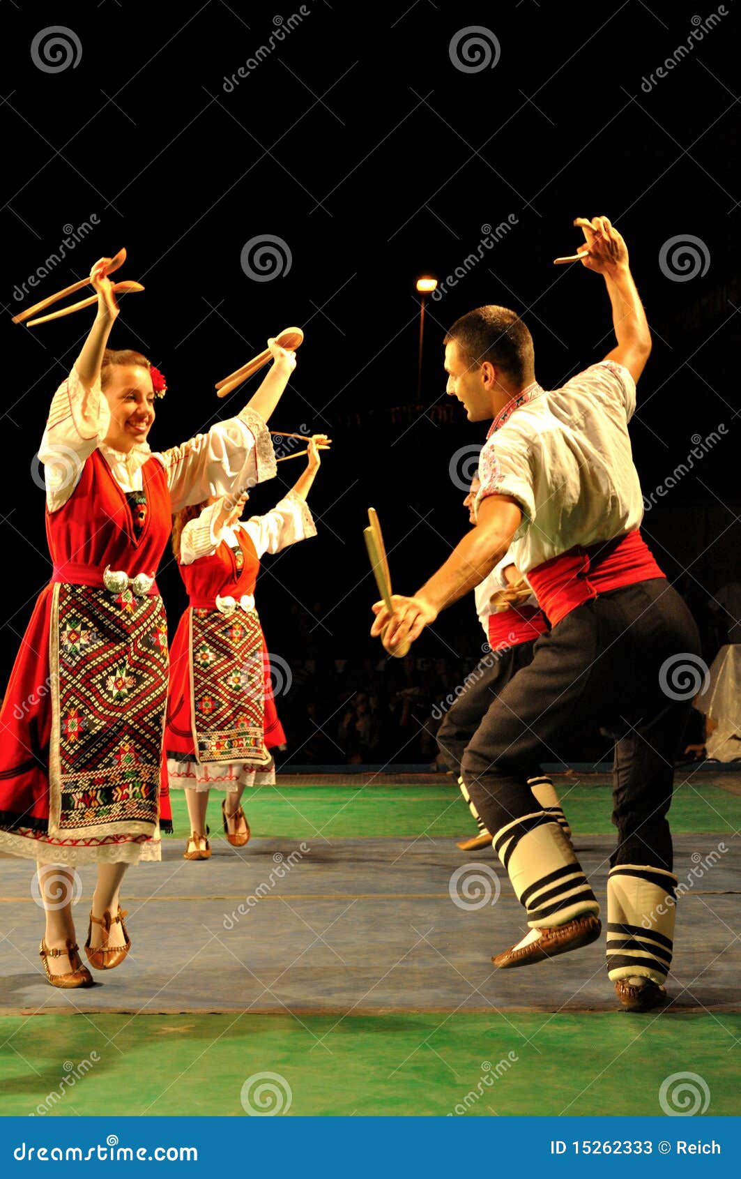 Traditionell bulgaria dans redaktionell arkivfoto. Bild av kvinna ...