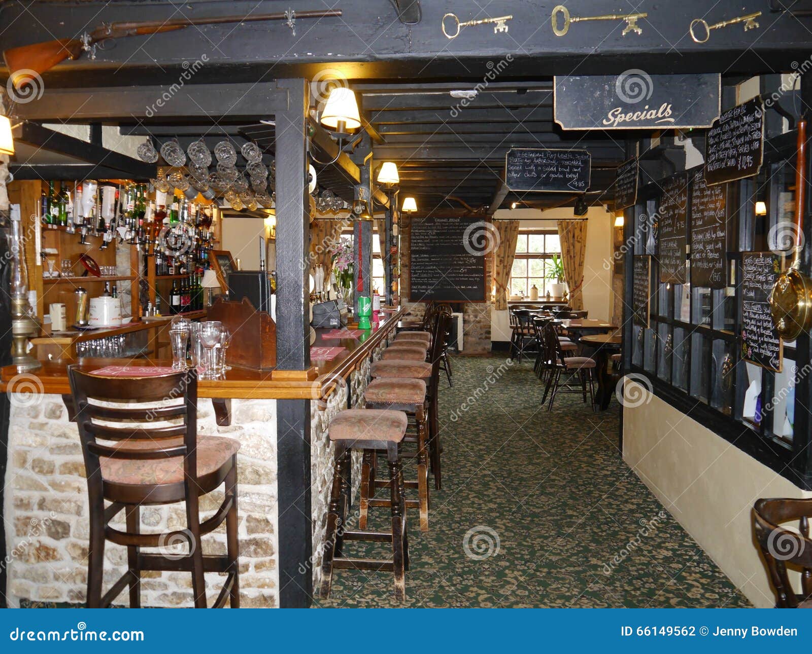 Traditionell engelsk pub arkivfoto. Bild av bygd, engelskt - 66149562