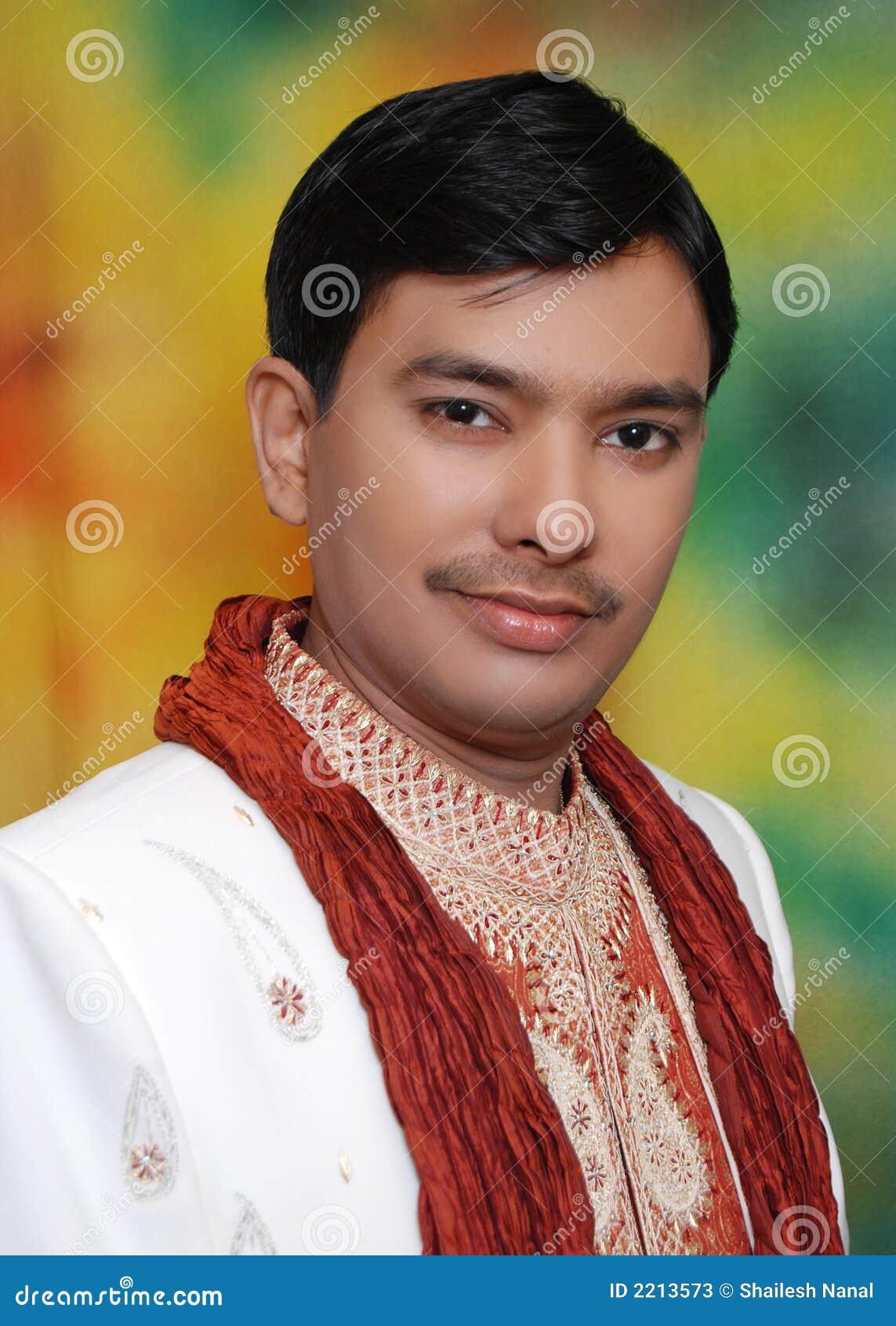 Traditionell indisk man fotografering för bildbyråer. Bild av rött ...