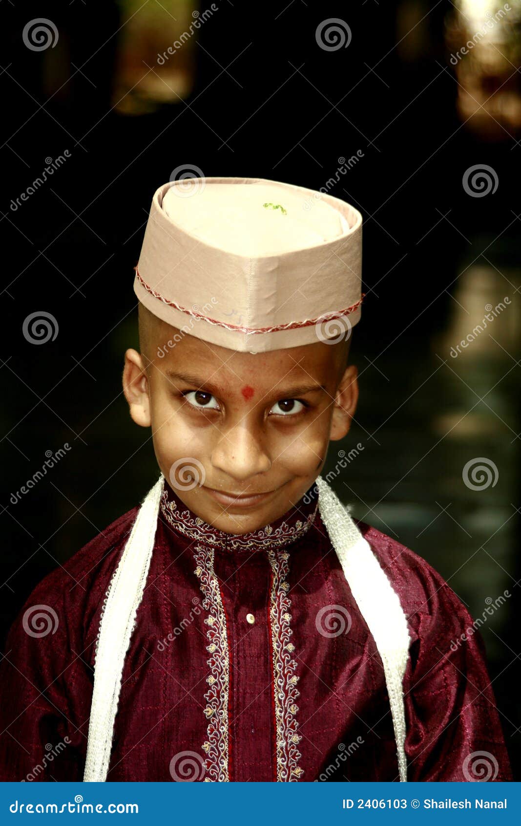 Traditionell indisk pojke fotografering för bildbyråer. Bild av ...