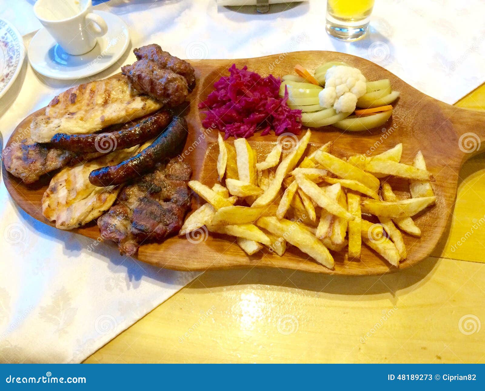 Traditionell mat redaktionell arkivfoto. Bild av vegetation - 48189273