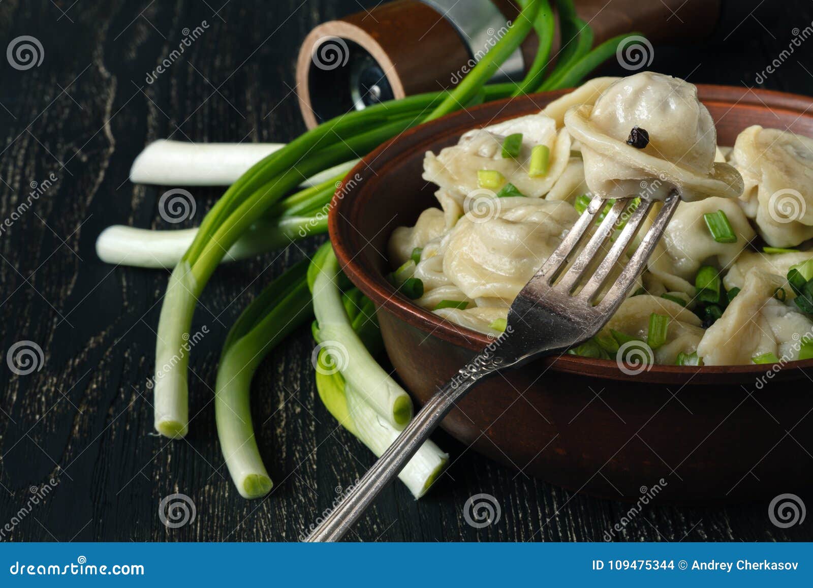 Traditionell Ryss Som Dumpar Pelmeni Arkivfoto - Bild av nationellt ...