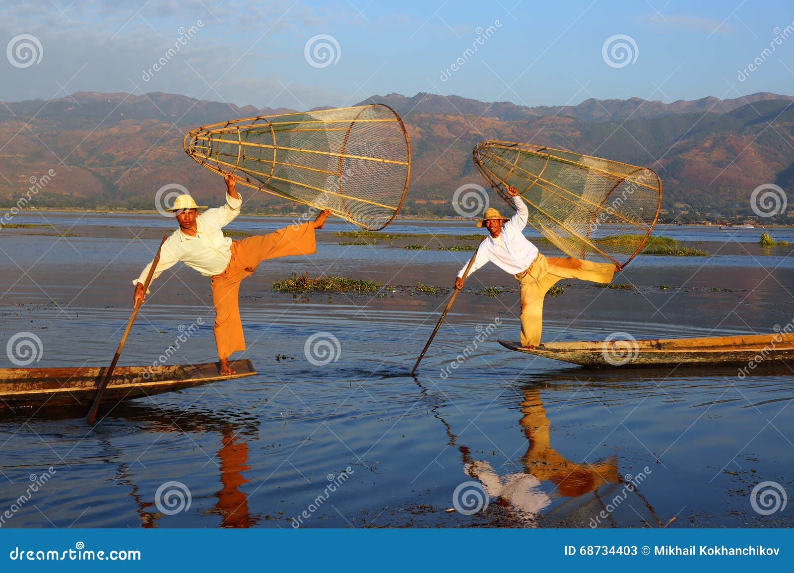 Traditionelle Fischer am Inle See Auf Myanmar Stockbild - Bild von ...