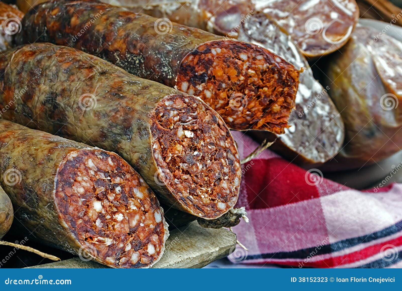 Traditionelle Rote Wurst Und Aspik 2 Stockbild - Bild von abendessen ...
