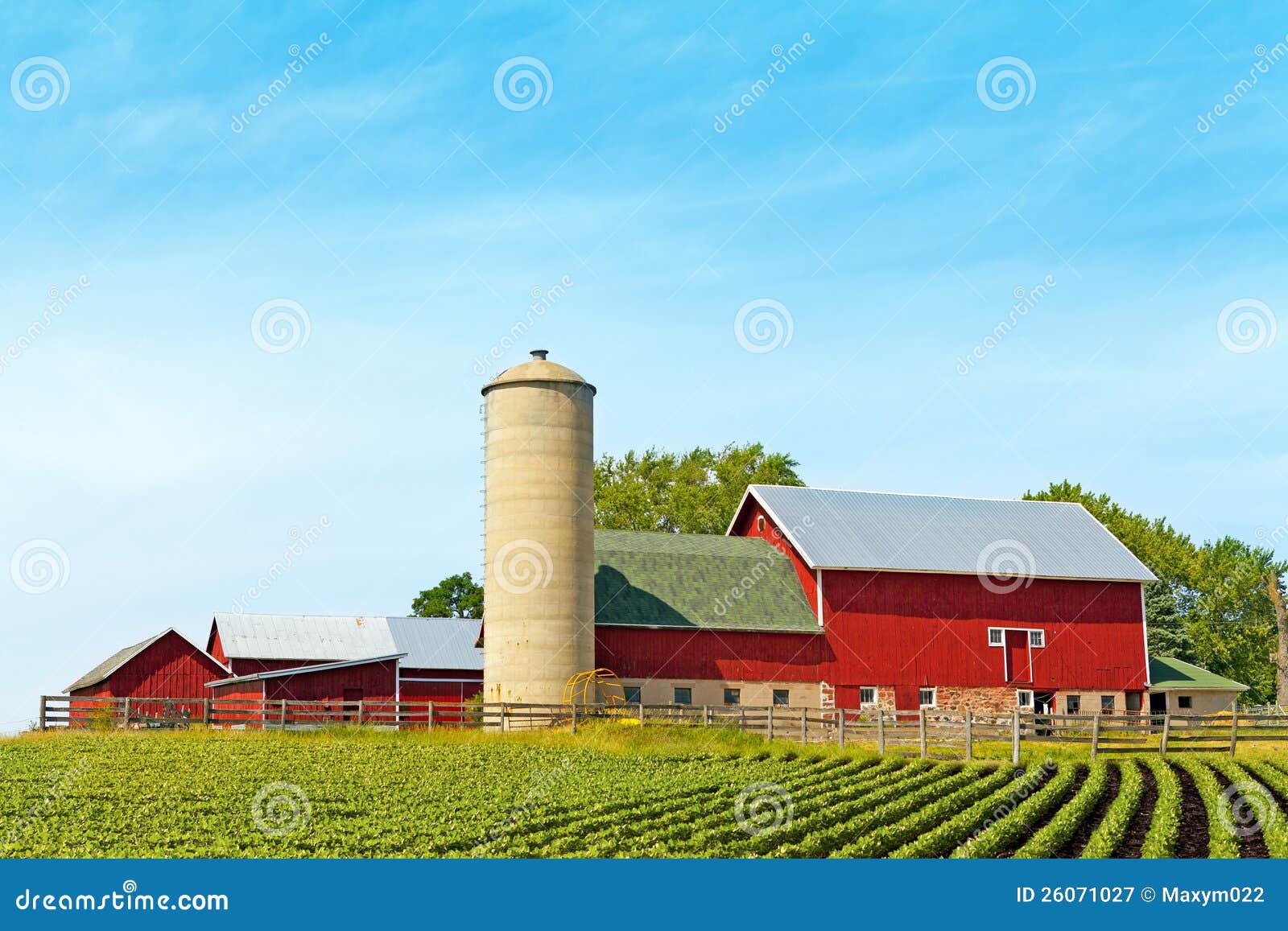 Traditioneller Bauernhof stockbild. Bild von fabrik, nave - 26071027