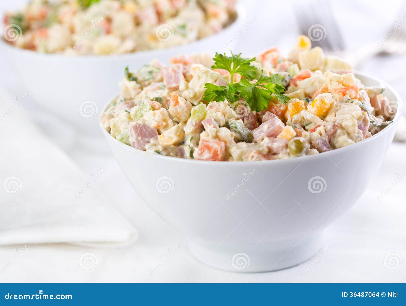 Traditioneller Russischer Salat Stockfoto - Bild von schüssel, nahrung ...