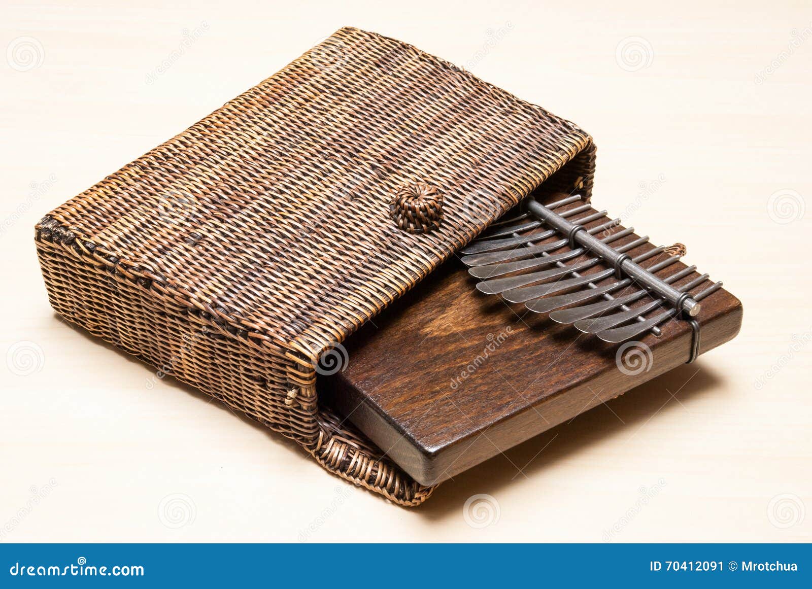 Traditionelles Afrikanisches Instrument Kalimba Oder Daumenklavier in ...